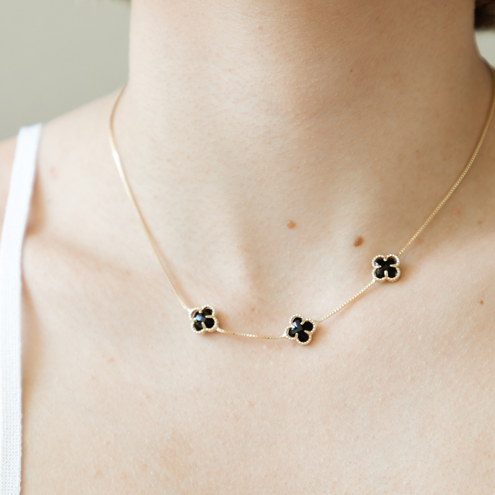 Collar Tréboles Negros - Chapa de Oro – Aurela 18K